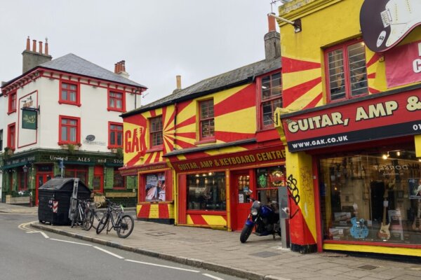 19 Unique & Fun Things to Do in Brighton, England