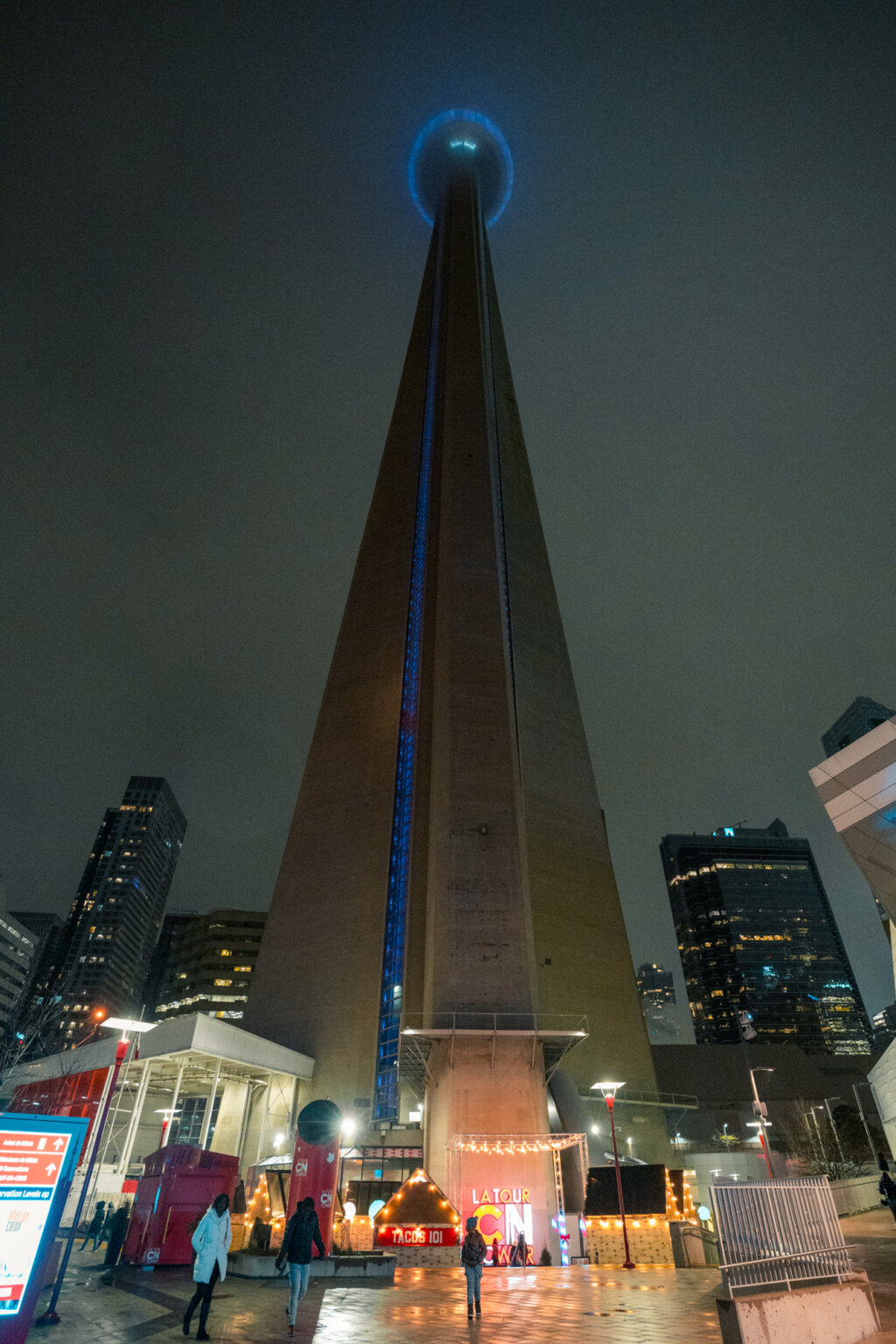 Christmas in Toronto: 11 Delightful Things to Do (Markets, Lights & Day ...