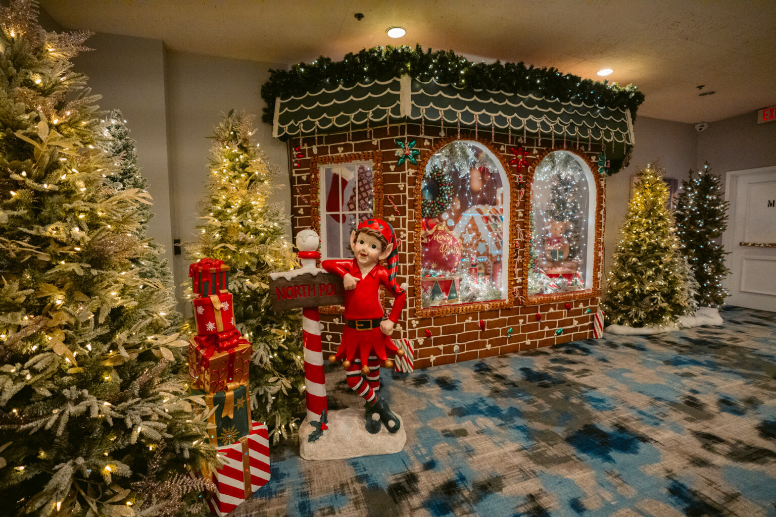 Christmas in Toronto: 11 Delightful Things to Do (Markets, Lights & Day ...