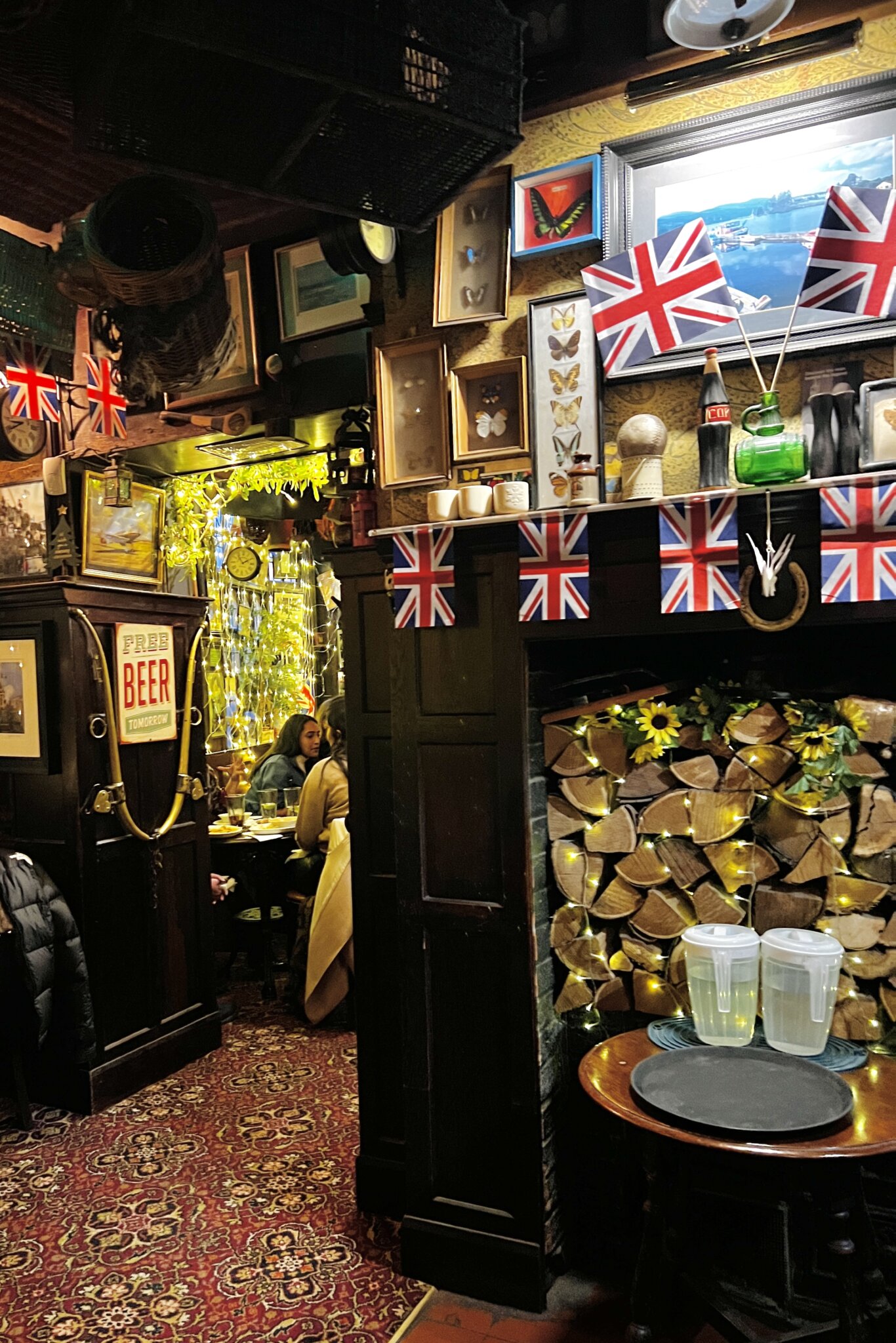 20+ Historical & Unique Pubs in London that Visitors Can't Miss!
