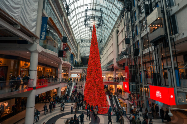 Christmas in Toronto: 11 Delightful Things to Do (Markets, Lights & Day ...