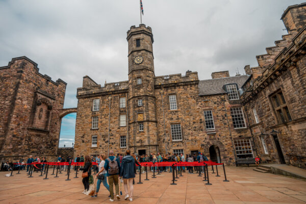 How to Visit Edinburgh Castle: A Fun & Efficient Itinerary!