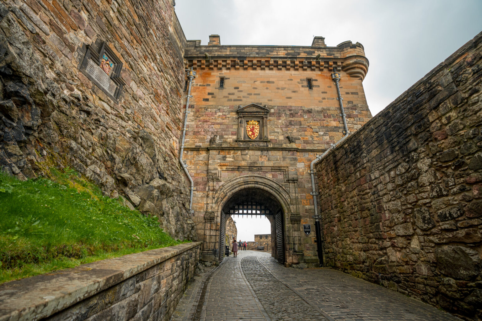 How to Visit Edinburgh Castle: A Fun & Efficient Itinerary!