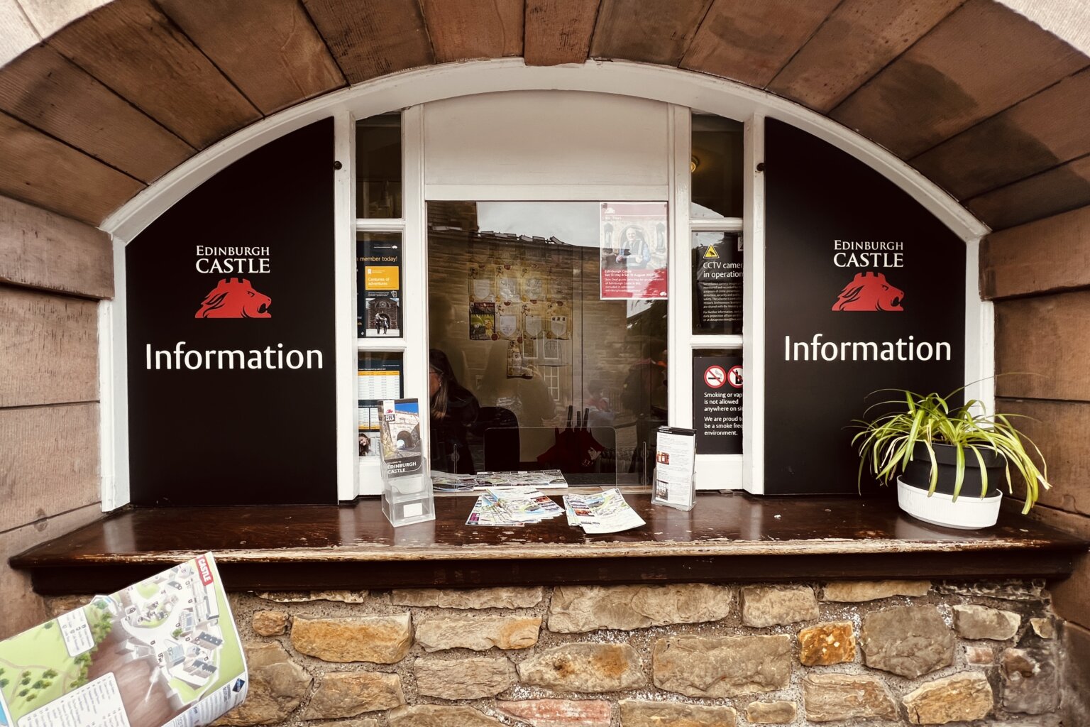 How to Visit Edinburgh Castle: A Fun & Efficient Itinerary!