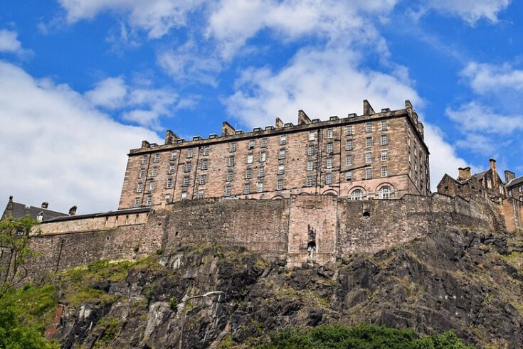 How to Visit Edinburgh Castle: A Fun & Efficient Itinerary!