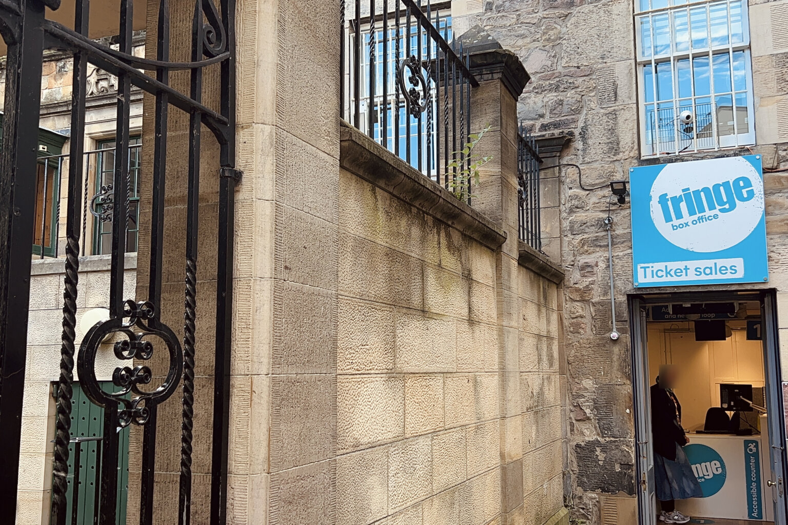 Edinburgh Festival Fringe 1st Timers: Tips for Tickets, Deals & More!