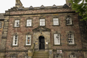 How to Visit Edinburgh Castle: A Fun & Efficient Itinerary!