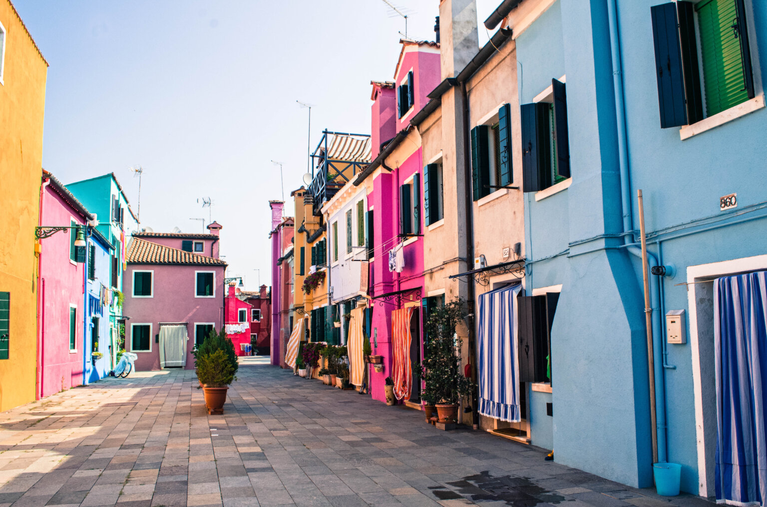 How to Visit Burano from Venice as a Day Trip [Step by Step Guide!]
