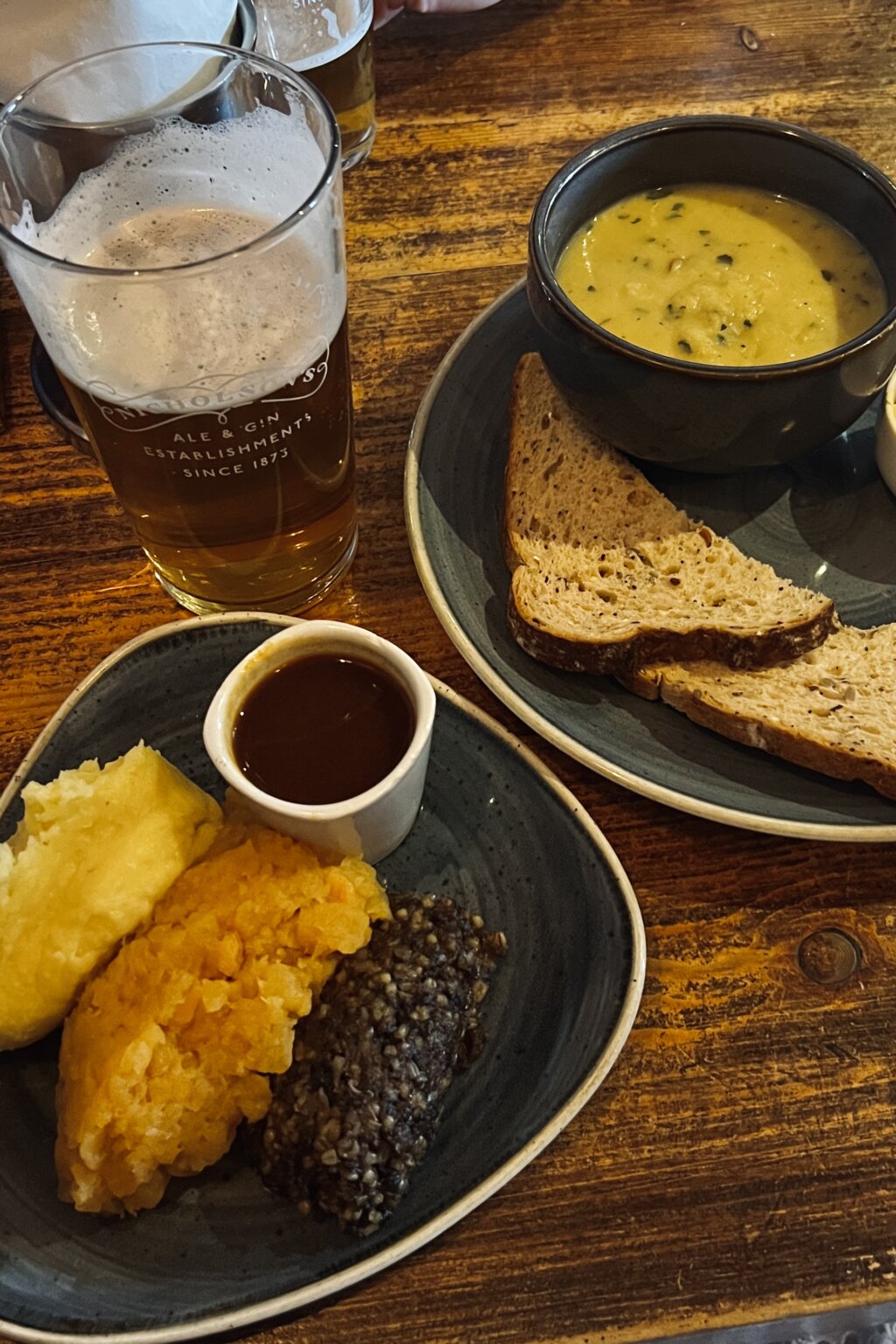 32 Edinburgh Travel Tips for First Timers & Must Knows Before You Go