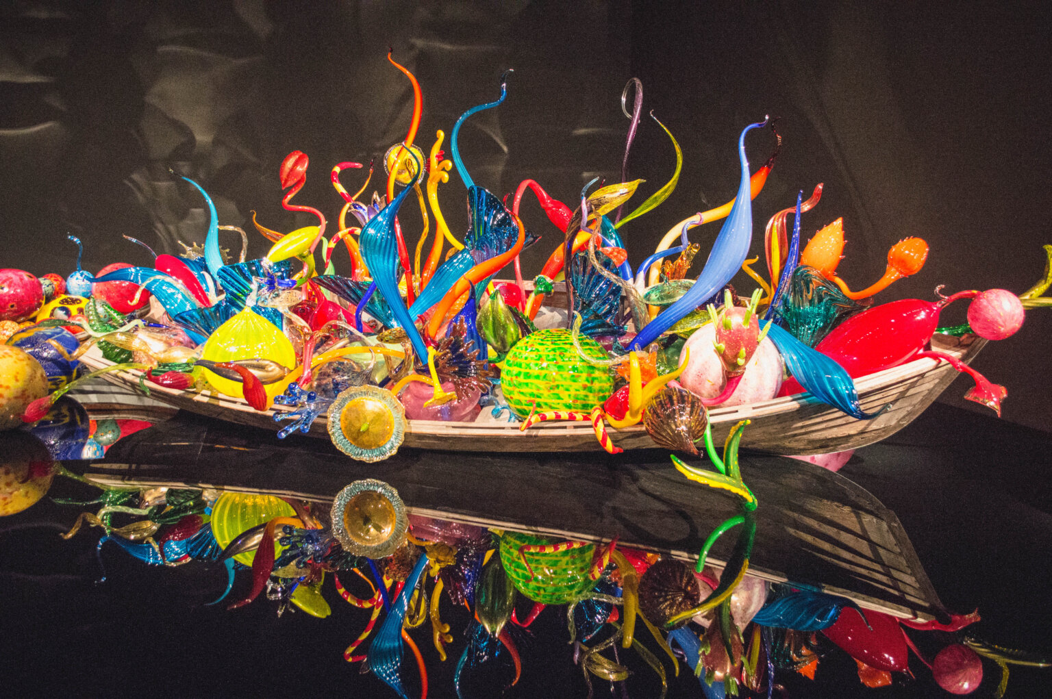 How to Visit the Chihuly Garden & Glass Museum in Seattle [Tickets & Tips]