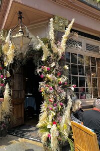 20+ Historical & Unique Pubs in London that Visitors Can't Miss!