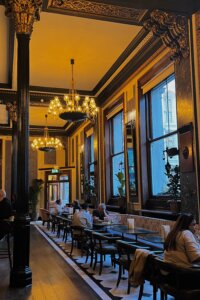 20+ Historical & Unique Pubs in London that Visitors Can't Miss!