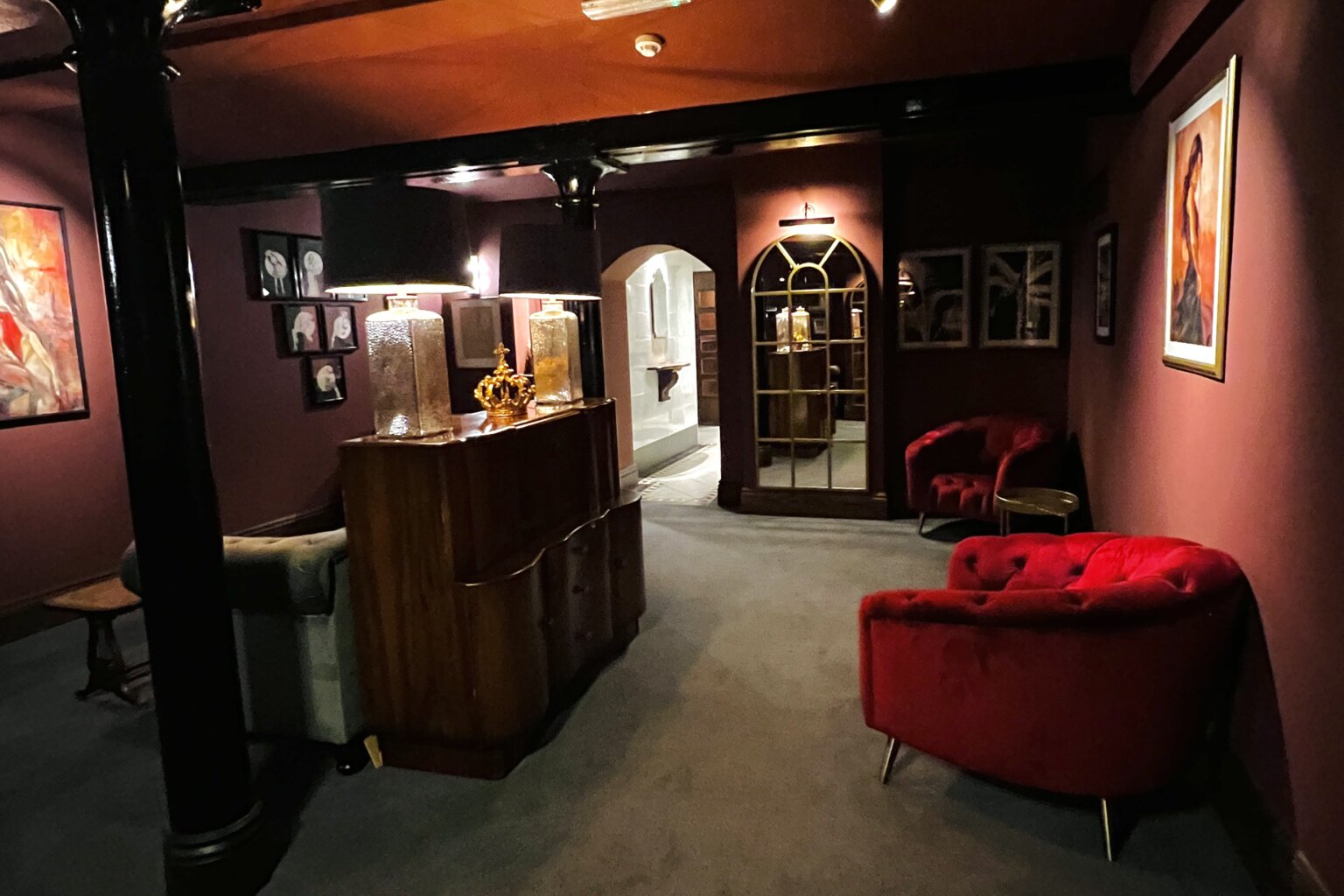 20+ Historical & Unique Pubs in London that Visitors Can't Miss!