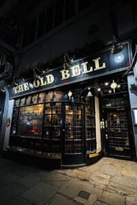 20+ Historical & Unique Pubs in London that Visitors Can't Miss!