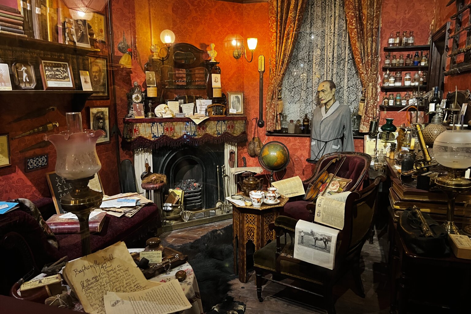 20+ Historical & Unique Pubs in London that Visitors Can't Miss!