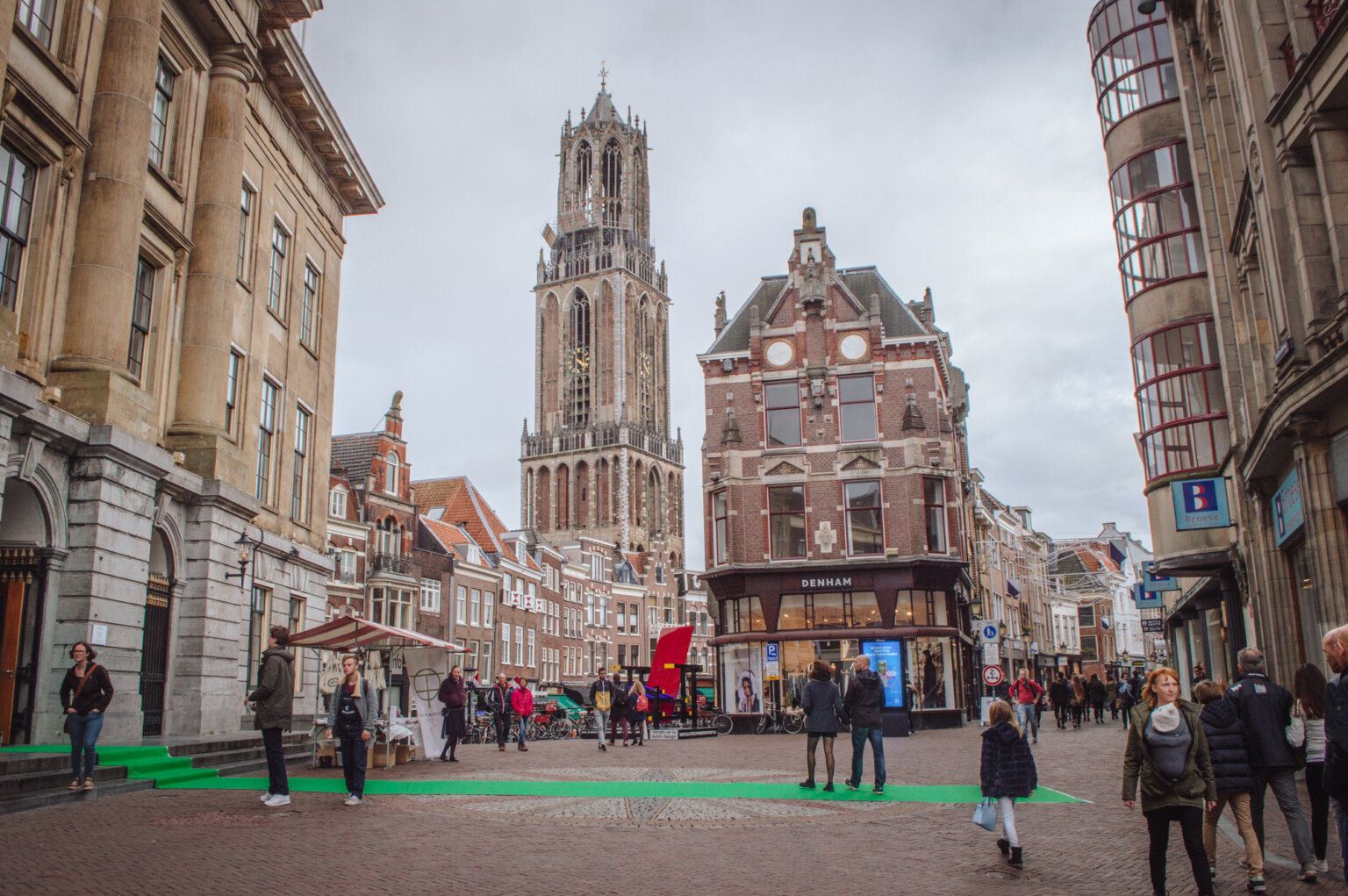 12 Unmissable Day Trips from Amsterdam (By Train & Bus!)