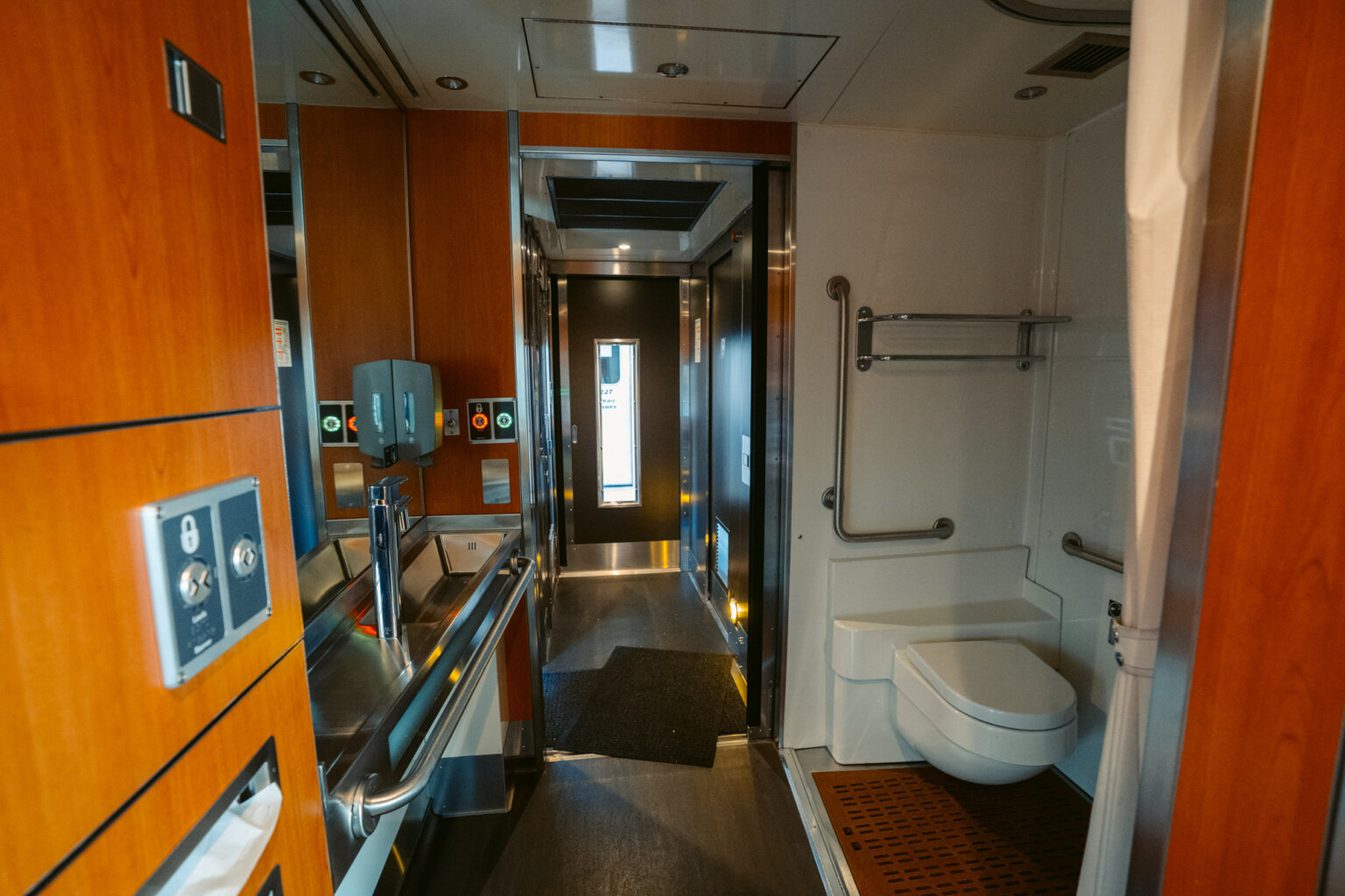 How to Take the Train in Canada: A Step by Step Guide!