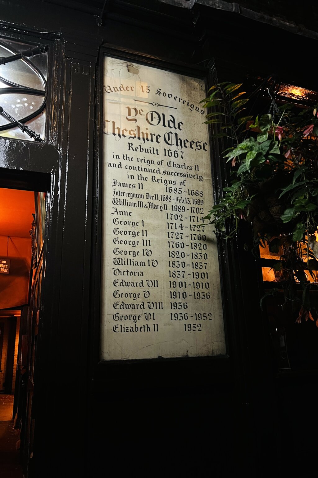 20+ Historical & Unique Pubs in London that Visitors Can't Miss!