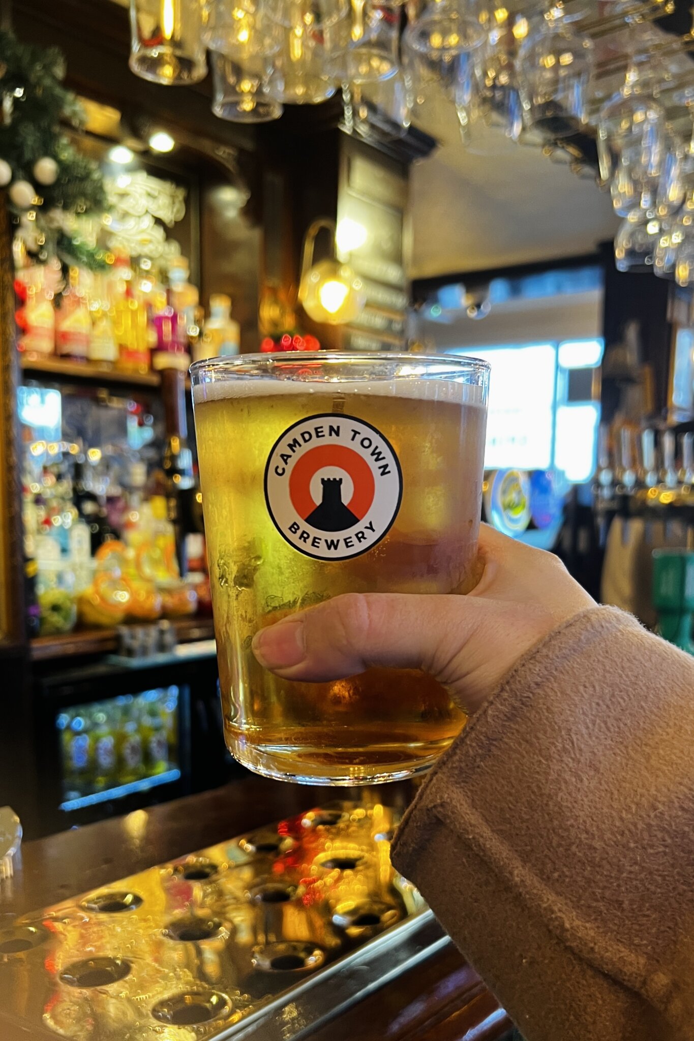 20+ Historical & Unique Pubs in London that Visitors Can't Miss!