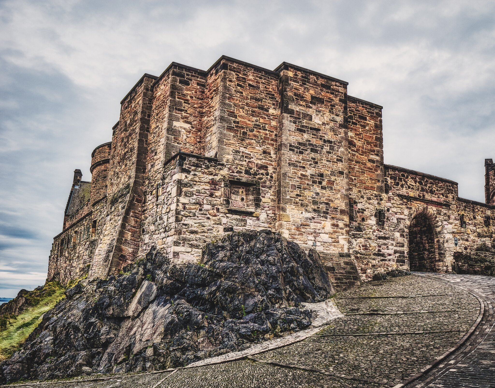 How to Visit Edinburgh Castle: A Fun & Efficient Itinerary!