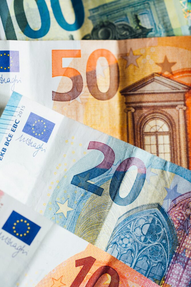 How to Avoid Pickpockets in Europe: 11 Must-Know Tips!